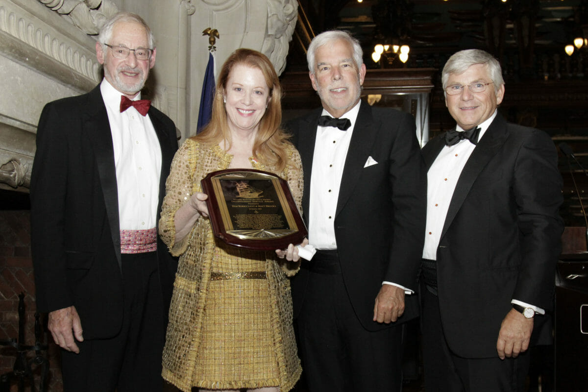 Dorade’s Owners Receive Distinguished Service Award - Dorade